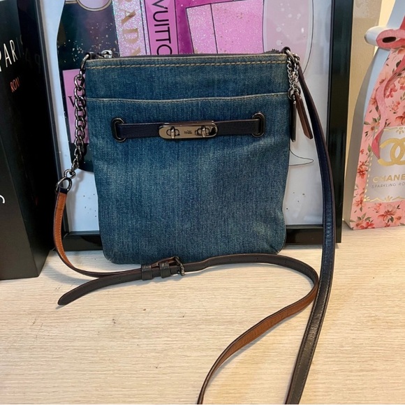 Coach | Bags | Coach F3876 Euc Denim Swagger Swingpack Crossbody Bag ...